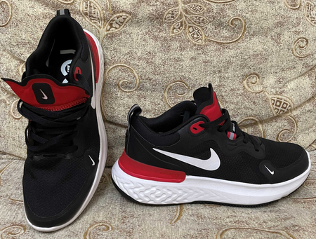 Кроссовки NIKE  мужские  весна  лето  осень