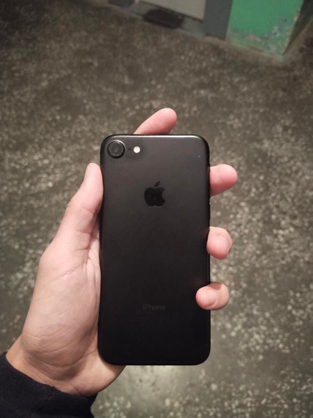 iPhone 7 black 128 gb + chexol faqat abmen !
