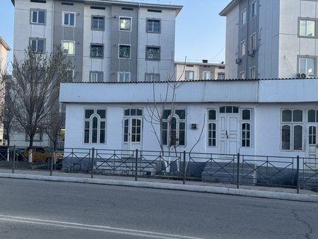 магазин сотилади йулни устида одам гавжум