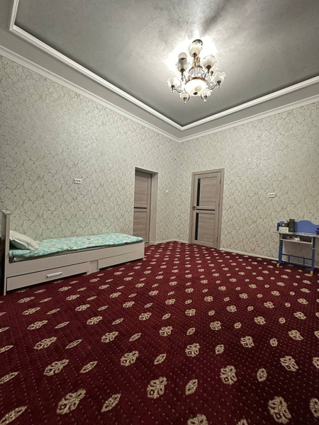 Срочно жай сатылады. Ҳәмме затлары менен калады..Келисип беремиз
