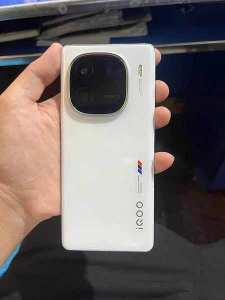 Iqoo 12 pro (16/512)