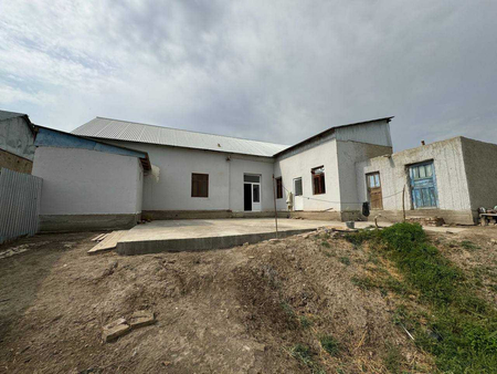 Tayyor hovli sotiladi.