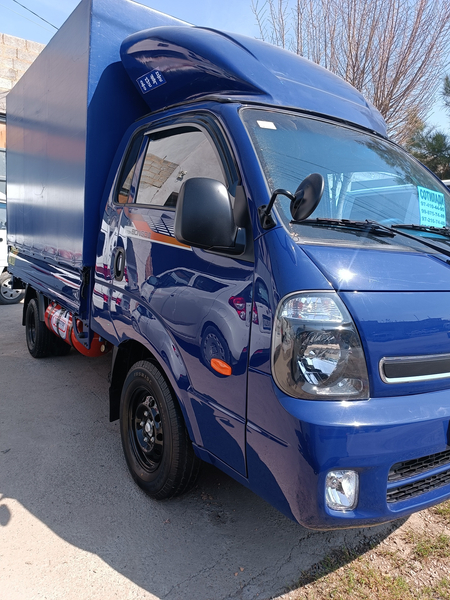 Kia bongo 2014й идеал состояна  бутун машина камчиликйук