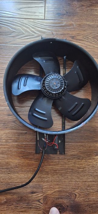 Вентилятор осевой на 220W 2440 об/мин