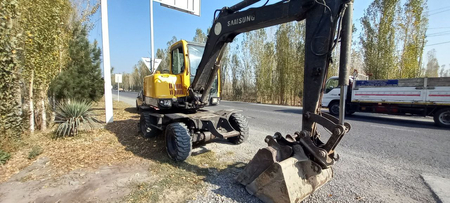 Mini ekskavator sotiladi