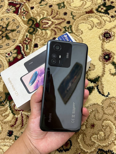 Redmi 12s kafolati bilan 256gb kameralari juda zor yangi xolat kafolat