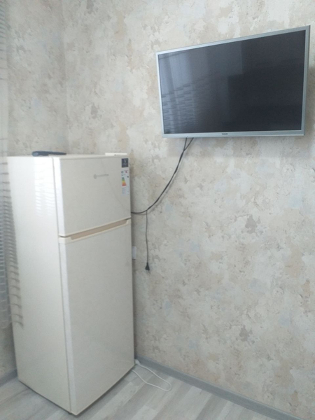 Ц2ада 4 этажда янги домда 3хонали кв срочна ижарага 300$га берилади