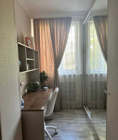 Кунаева  .2в3/2/4.  кирпич   77-серия  ( мебель + техника )