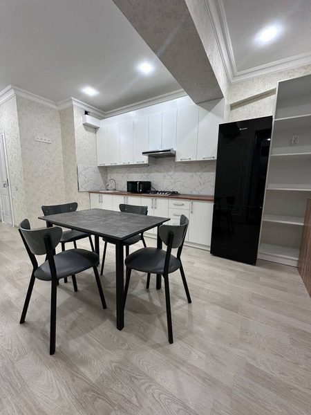 Срочно продается 2х ком. квартира на ЦУМ Ц7, ор-р: 110 школа, 68м2