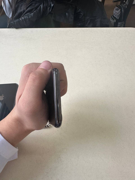Iphone xs max 250$.