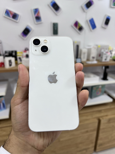 iPhone 13.