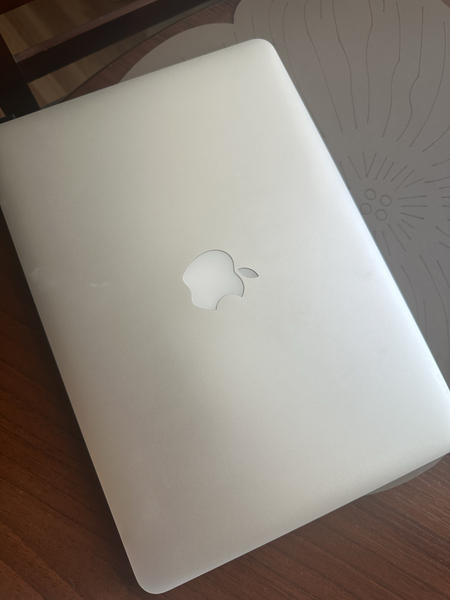 Macbook pro retina 13, идеальное состочние,батарея держит