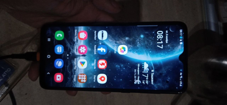 Samsung A70 sotiladi aybi yoq