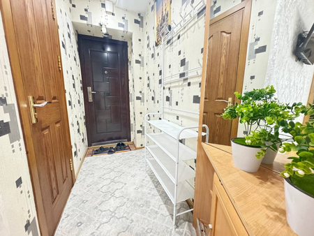 Продаётся Чиланзар 1 2в3 2 этаж. Кирпич.