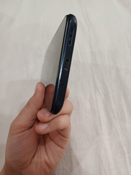 Redmi 9a sotiladi 4/64 gb korobka dokument
