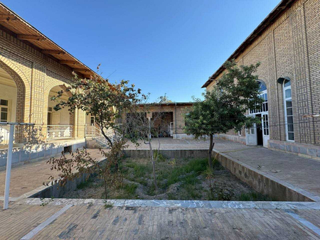 Tayyor 2 qavatli hovli sotiladi.