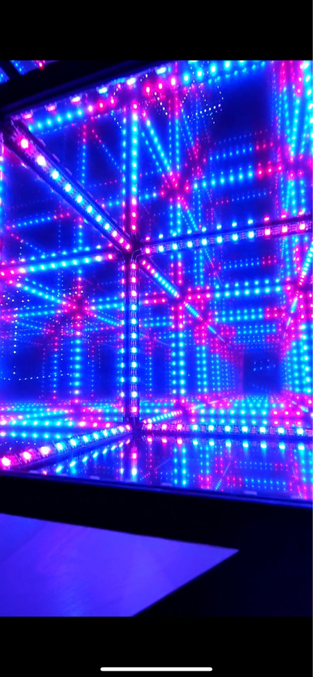 Cheksiz led tunel.