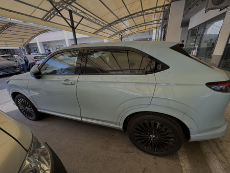 Honda ENP1  2022 г в двух цветах