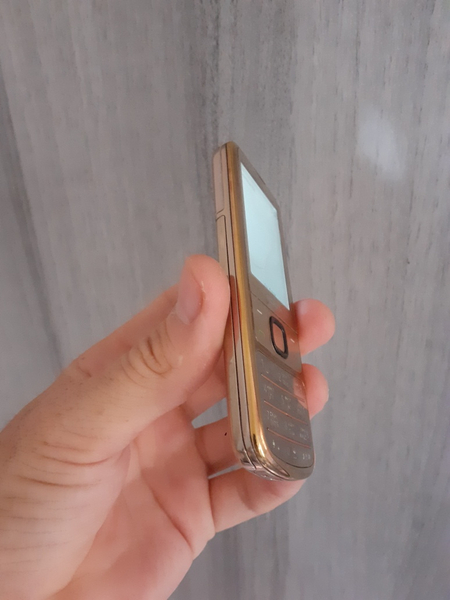 Nokia 6700 gold sotladi