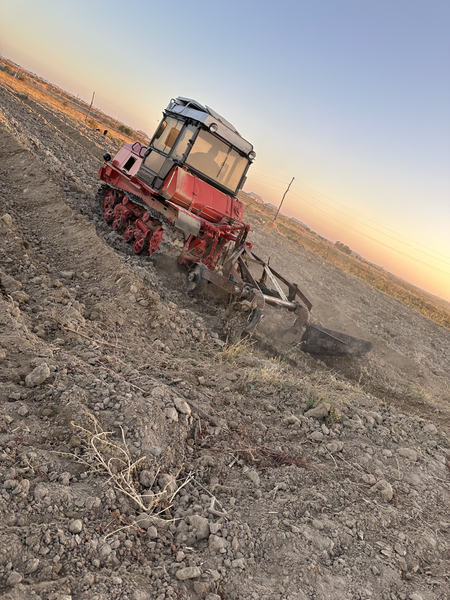 Bt 150 traktor.