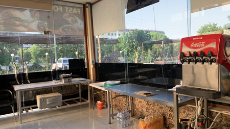 Fast Food Buxoro shaharning  markazida joylashgan ARENDAGA BERILADI
