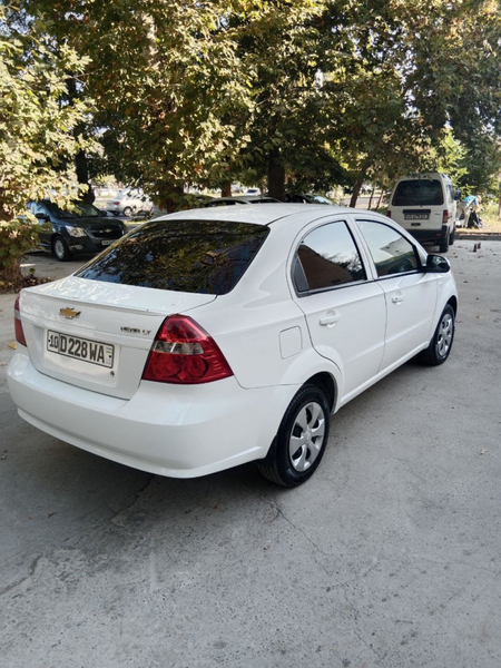 Chevrolet nexia3 sotiladi holati juda yahshi taxida yurmagan metan gaz