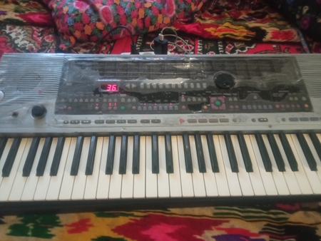 Sintezator Yamaha psr 510 hamma joyi ishlaydi aybi yoʻq sotiladi narxi