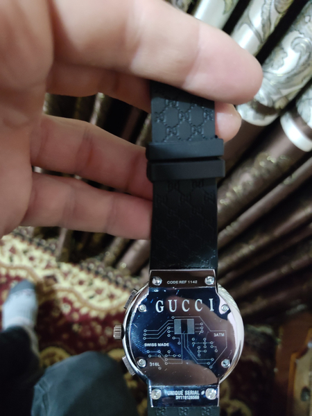 Меняю Часы оригинальные привозные gucci
