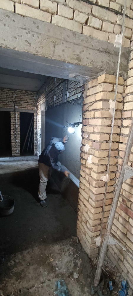 Продаются квартиры и магазины в центре Кагана вдоль дороги.