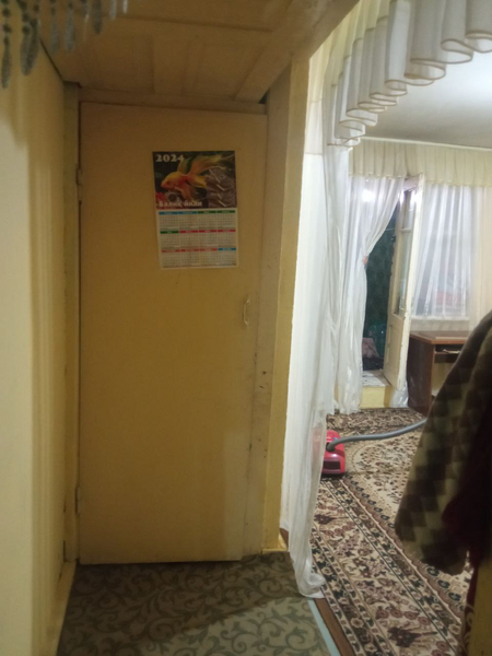 2 etajli dom sotiladi