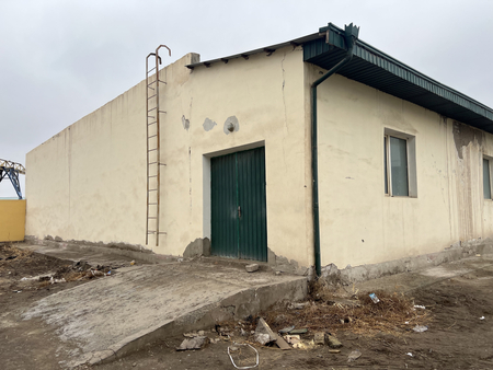 Музлаткич биноси сотилади 1100 квм3