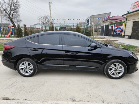 Hyundai Elantra срочно сотилади . Цену договоримся
