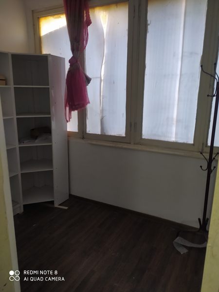Nijiloy Yunusobod tumani 9kv 8dom 27uy no turar edi Apteka goʻzallik s