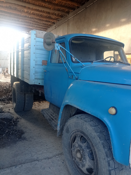 Gaz 52 sotiladi ..