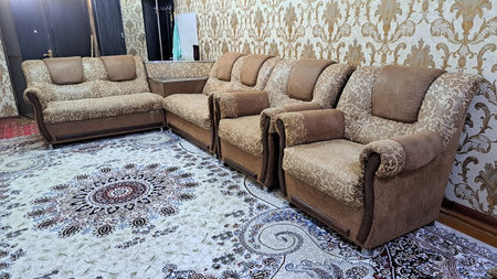 Divan kreslo sifati yaxshi hech yerina hech ish atmagan