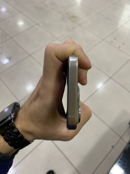 I phone 15 pro natural 256 gb