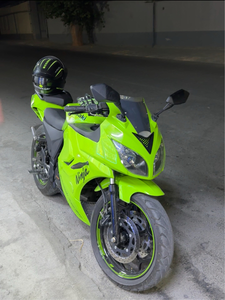 Mototsikl Kawasaki ninja