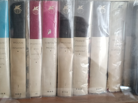 продаем книжную библиотеку.