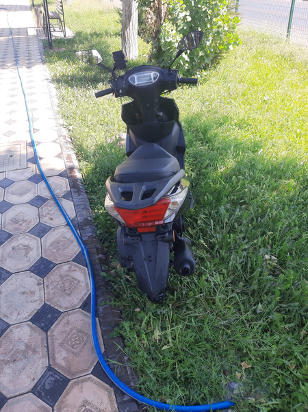 Skuter sotiladi 125 kub benzinli