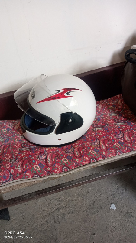 Moto kaska sotiladi