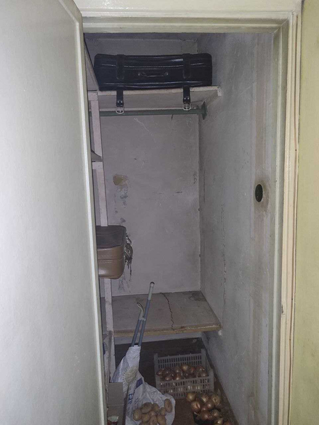 uy sotiladi farxod bozor oldida 2 xona 3 etaj 50000$