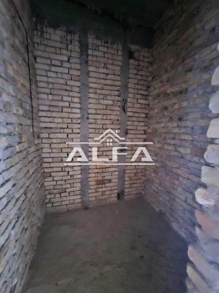 2 xonali 74m² 2-qavat sotiladi.