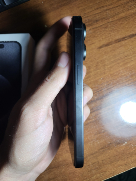 iPhone 15 Pro 128GB sim + esim