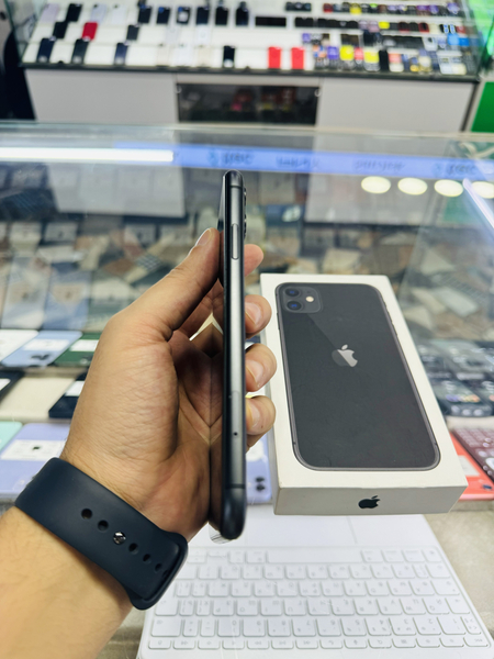 iPhone 11  64 gb black ideal