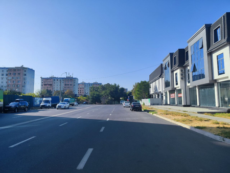 сдается вдоль дороги офис, шоу рум, под кафе ресторан
