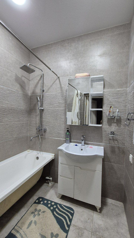 Kunli kvartira bor 300min kuniga andijon 2mikra rayon.Telgramda