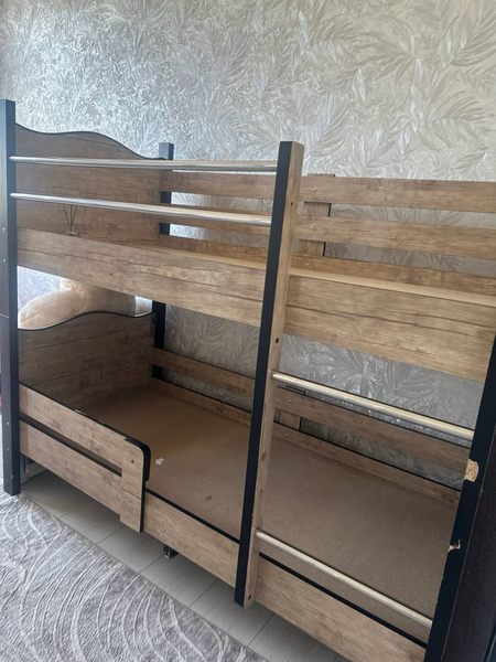 Продам двухярусни кровать