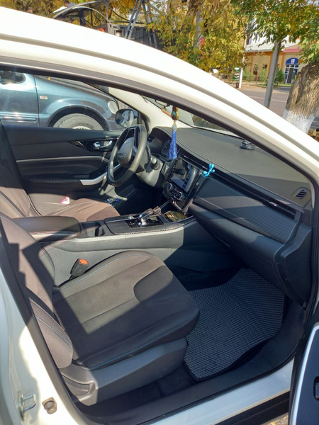 Nissan venucia 16000$