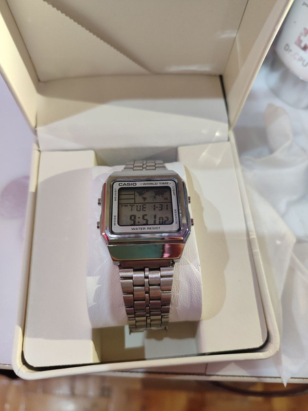 Продаю часы casio world time