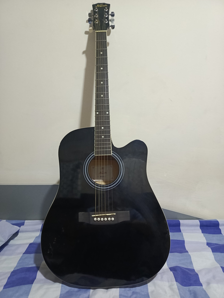 Kapak qora gitara.Akustika!!!